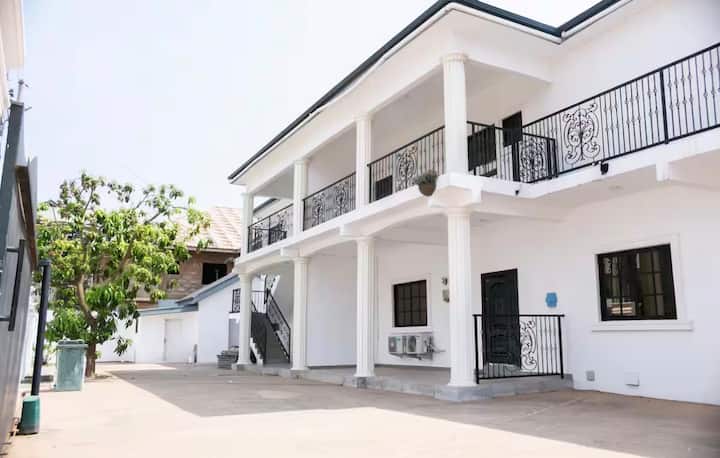 Clean & Calm Home | Free Room Clean | 80 Inch Tv - Ghana