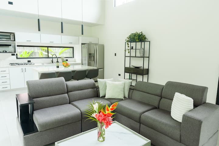 Modern Riverside Loft / La Fortuna Downtown - La Fortuna