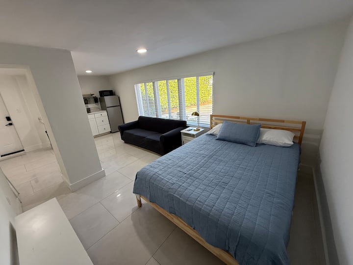 Private Studio Next To The Beach - Miami Gardens, FL