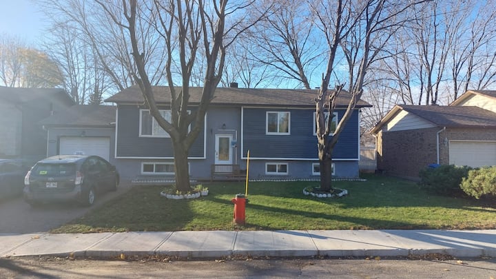 Spacious Home: Use As One Or 2 Fully Private Units - 