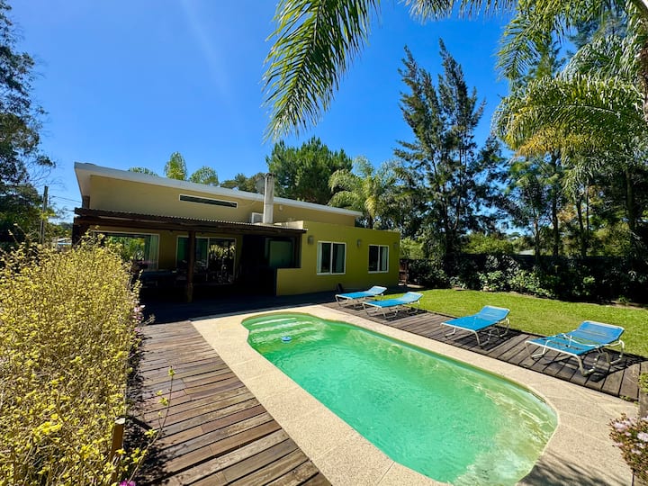 Hermosa Casa Con Piscina Y Parrillero - Uruguay