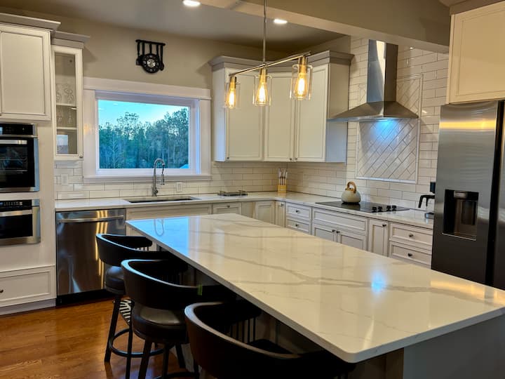 Brand-new Soundfront Luxury Home | 4br • 4.5ba - 哥倫比亞