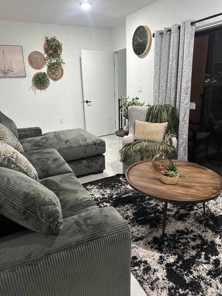 Modern & Comfortable - Homestead, FL