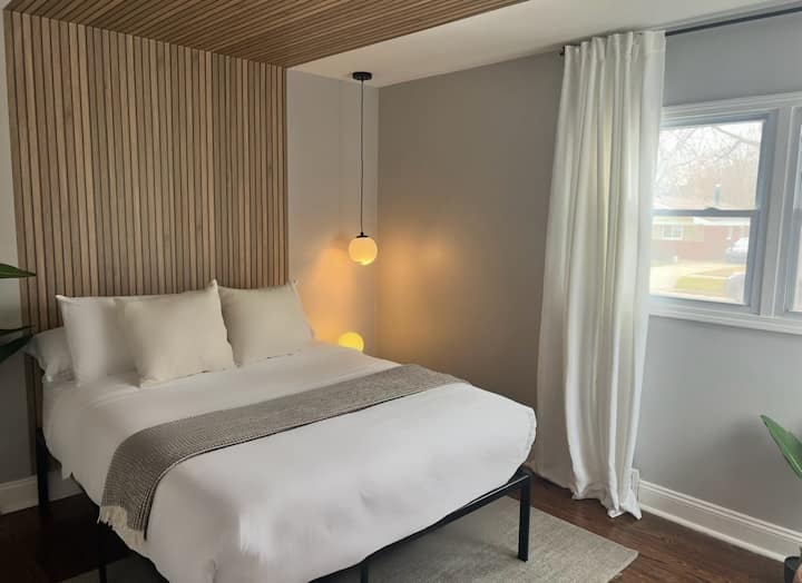 20 Mins To Downtown Detroit - Farmington Hills, MI