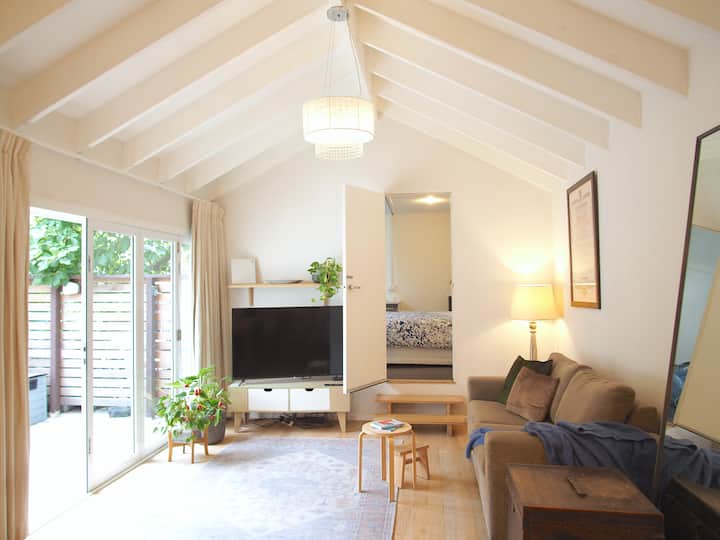 Charming Garden Guesthouse In Leichhardt - North Shore