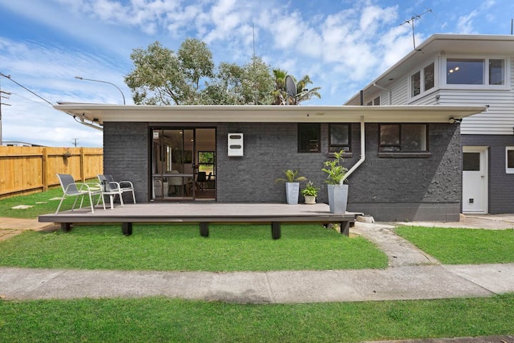 Henderson Oasis - Auckland