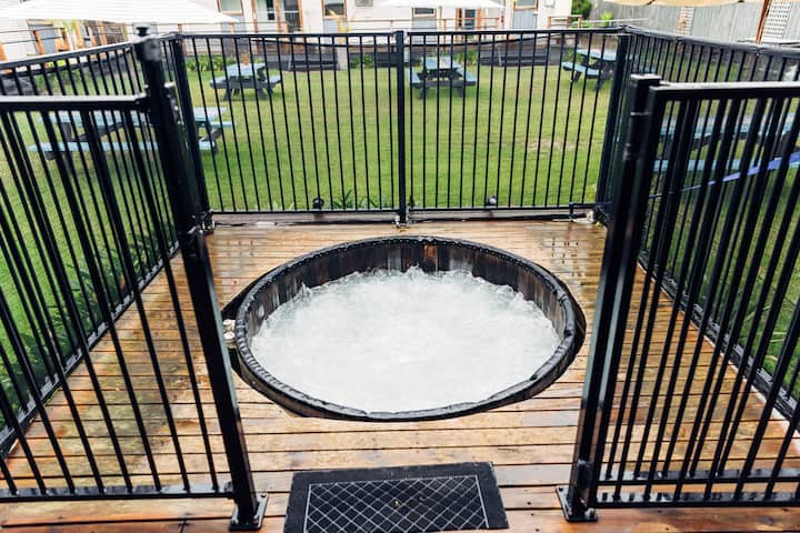 Beach Holiday Apartments - Spa Suite + King Bed - Rye