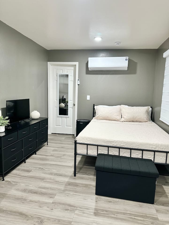 New And Modern Studio In A New Neighborhood - Bakersfield, CA