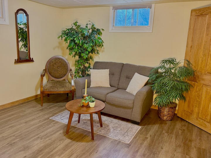Cozy, Private, Convenient 2-room- Downtown & Parks - Billings, MT