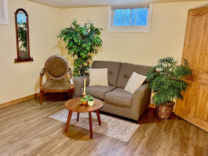 Cozy, Private, Convenient 2-room- Downtown & Parks - Billings, MT