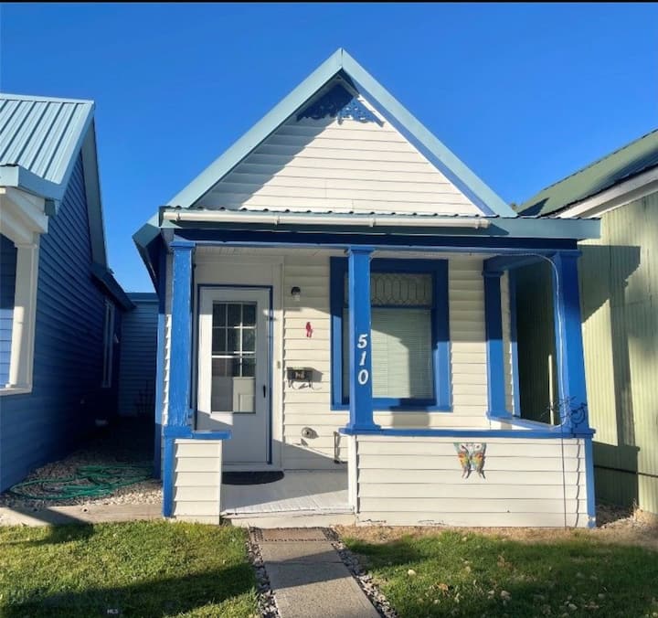 Snow & Sapphire Cottage - Butte, MT