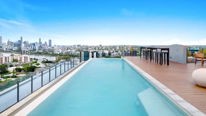 Amazing Views - 2bd 2ba Homey Toowong Abode + Pool - Pat Rafter Arena