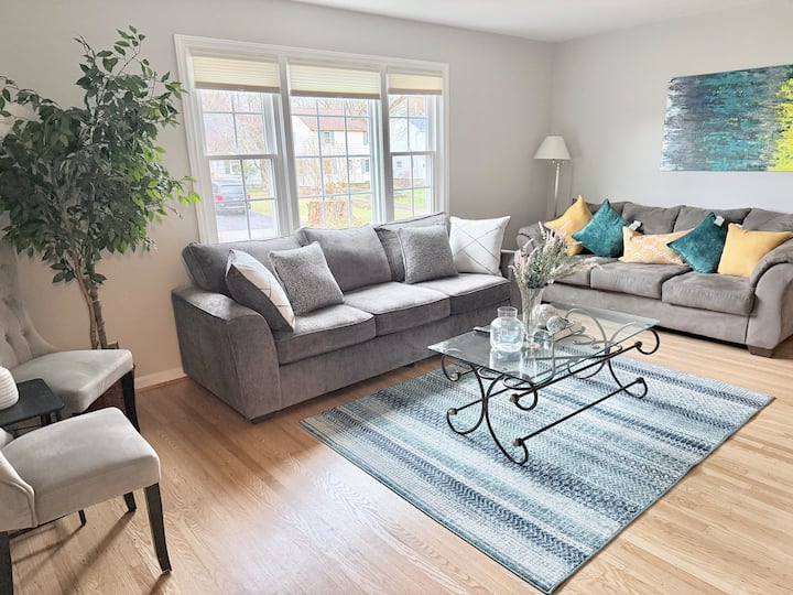 Irondequoit Bay House: Spacious 3br/2ba Getaway - Rochester, NY