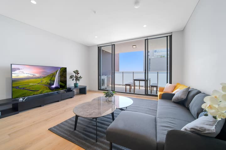 Luxury 2-br Apt In Burwood - Walk To Shops & Eats - Sydney