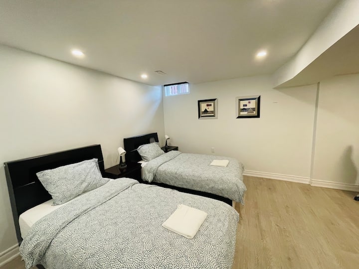 Private One Bedroom Unit Markham - 마크험