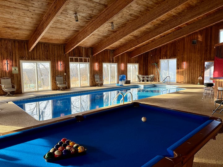 Massive Home With Indoor Pool, Bar And Hot Tub! - Prior Lake, MN