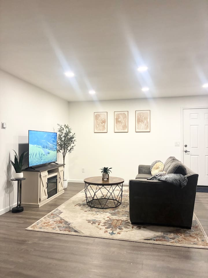 Classy 2 Bedroom - Privacy, Style, Comfort - Fairbanks, AK