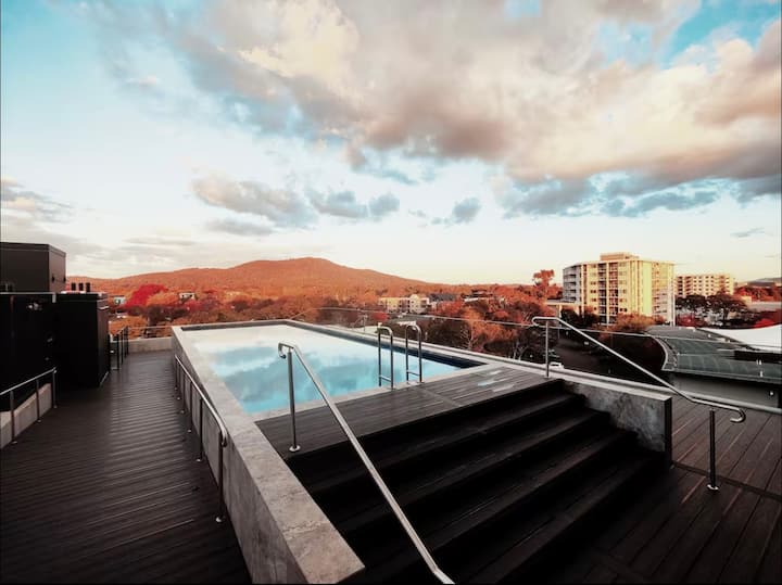 Modern New 1b1b Apart In Dickson, Pool, Free P - Canberra