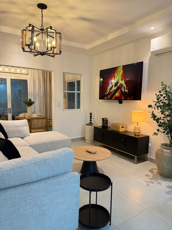 ¡Casa Caprí! Totalmente Climatizada. (8 Huéspedes) - Managua