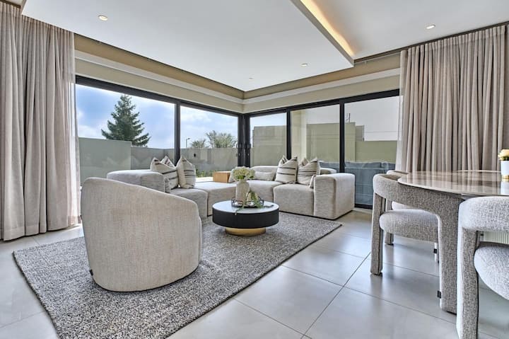 Modern Designer Luxury Family Haven – Sandton Stay - Chartwell