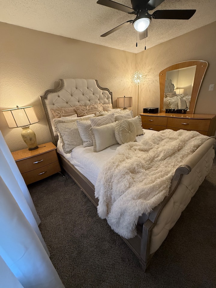 Quiet, Comfortable Apartment Near Firewheel - Garland, TX