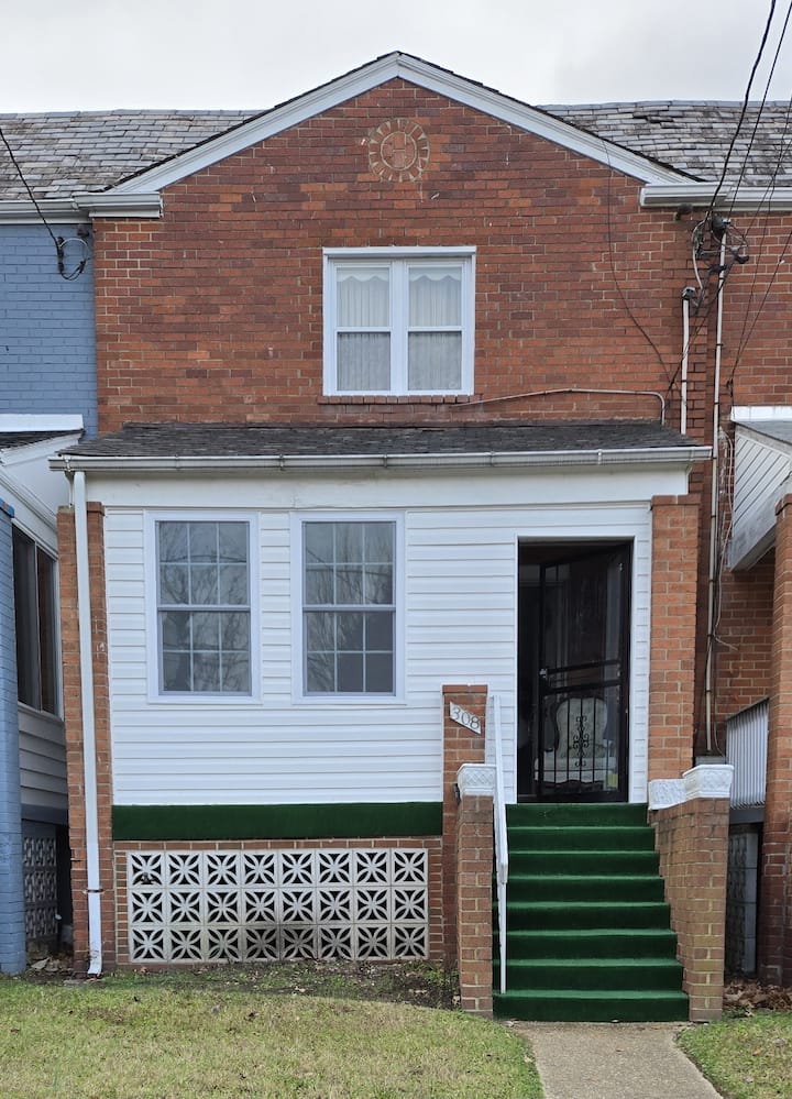 Deluxe Crib 2 Cozy - Hyattsville, MD