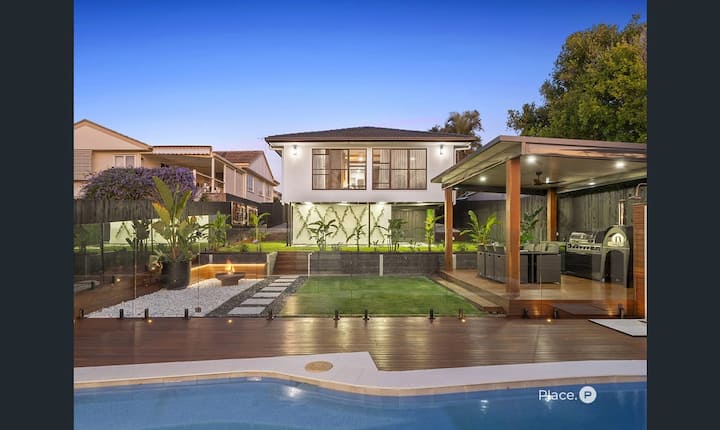 Resort-style Accommodation By The Sea - Redcliffe