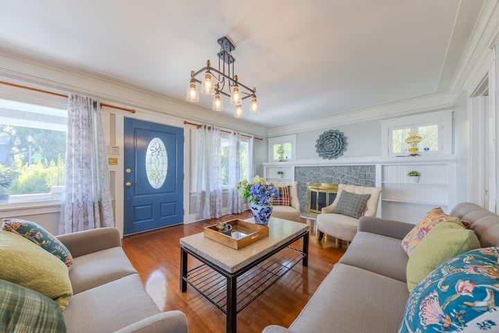 Modern Escape | Clean & Inviting Home - Pasadena