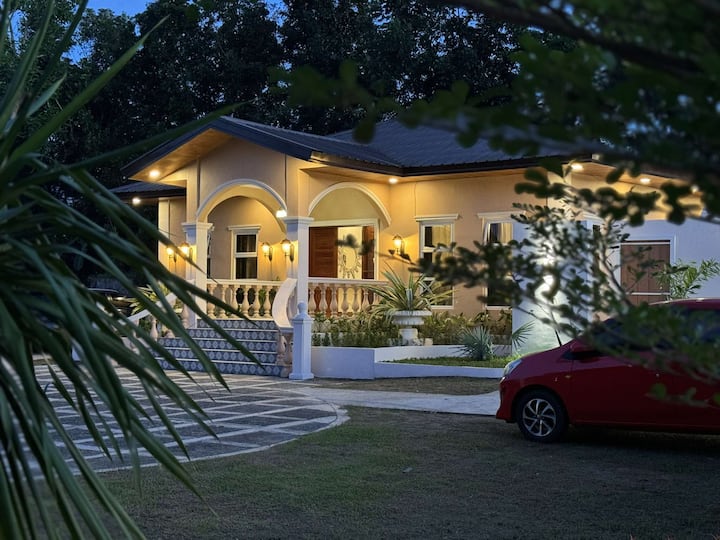 Mediterranean Garden Villa W/ Pool - Amadeo