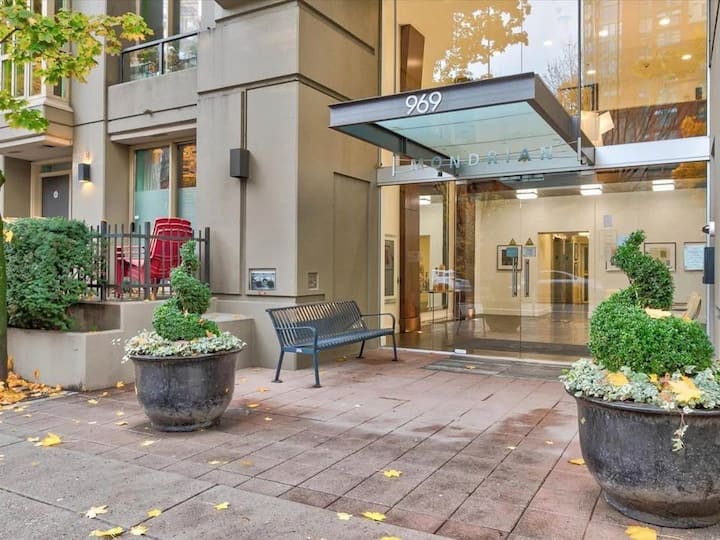 Downtown Vancouver - Complete 3 Bedroom Apartment - Vancouver