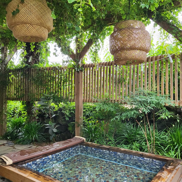 지브리 감성 노천탕(온수무료) /독채 / 빔프로젝터/ 일리커피 [하루하나 더 노스텔지아] - Jeju-si