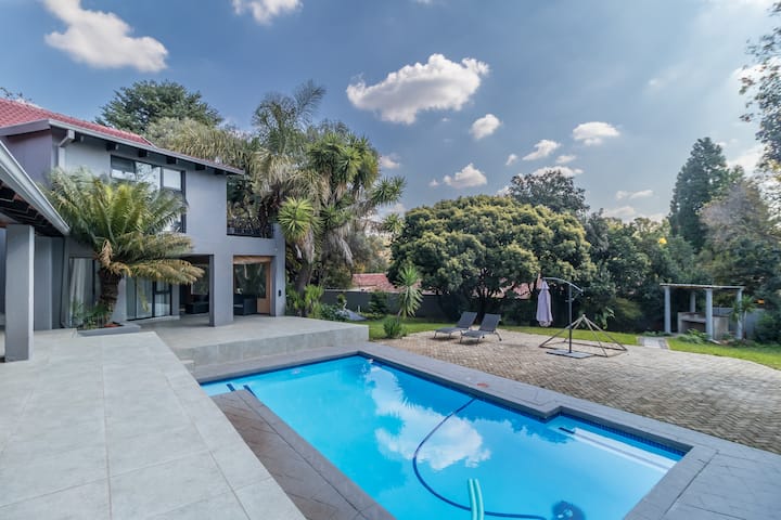 Bryanston Luxury Secure 4br Haven - Randburg