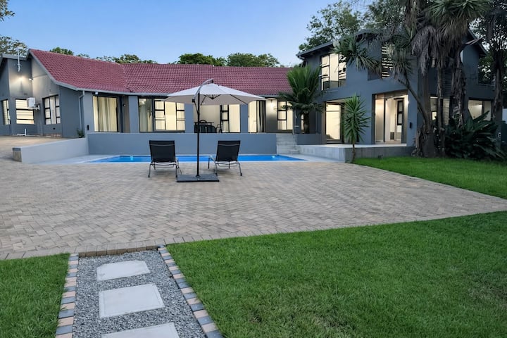 Bryanston Luxury Secure 4br Haven - Randburg