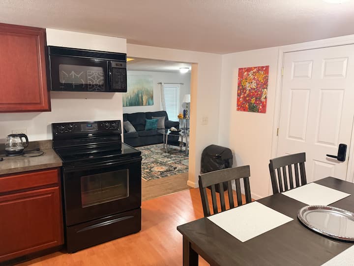 Steps From Lake Ontario-cozy 1 Bedroom Retreat - Rochester, NY