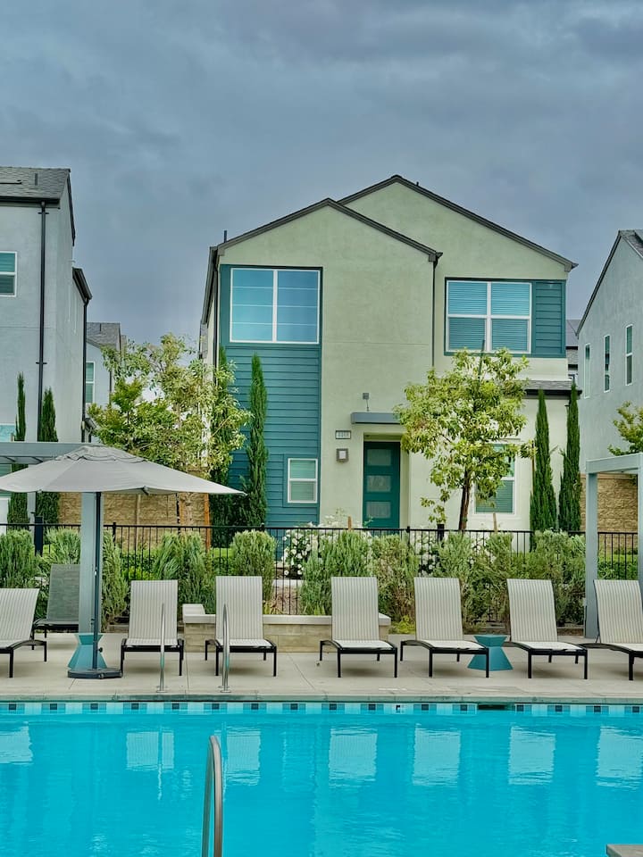 Ontario 4br Home In Gated Community W/ Pool & Gym - Eastvale, CA