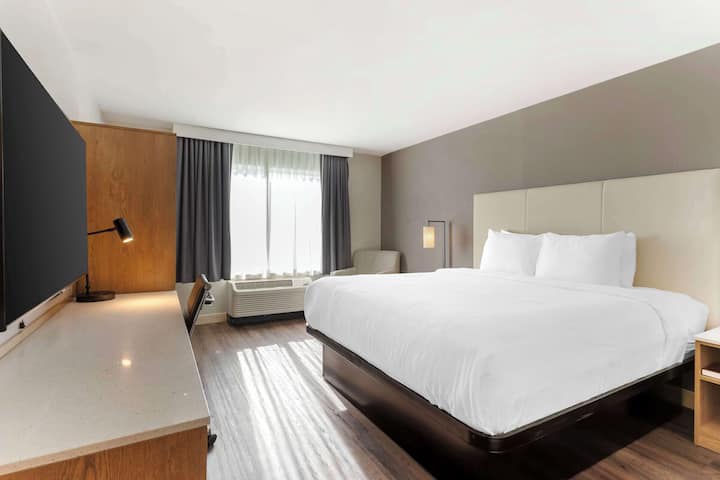 Sacramento Mather Airport King Gym Pool Breakfast - Rancho Cordova, CA