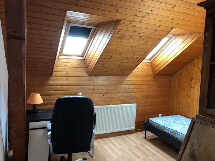 Chambre Solo Pour Séjour Long Proche Transport - Kanton Jura