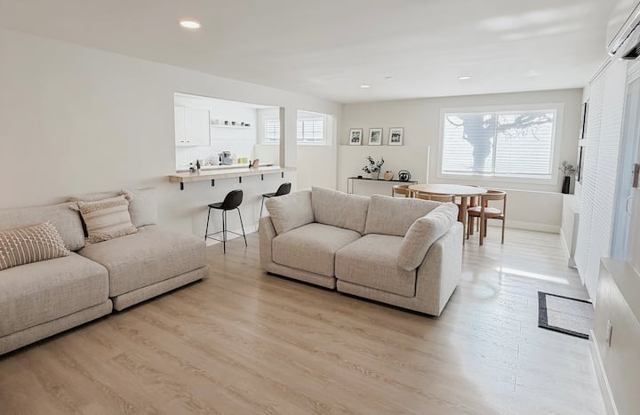 Spacious 1br Suite W/ Kitchen & Laundry | 1,000sf - Lynnwood, WA