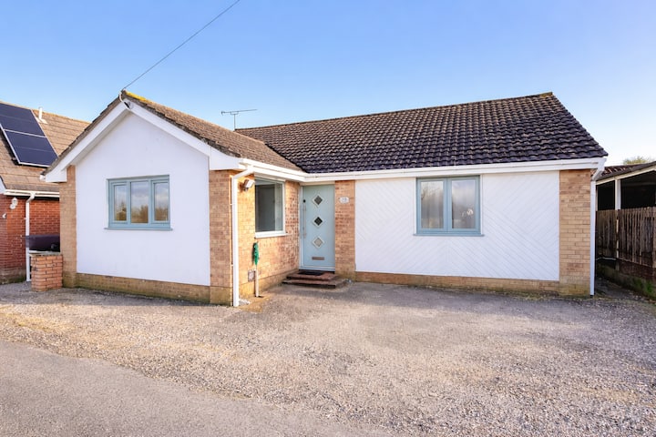 Pet-friendly Bungalow By The Beach Citrine Estates - Beaulieu