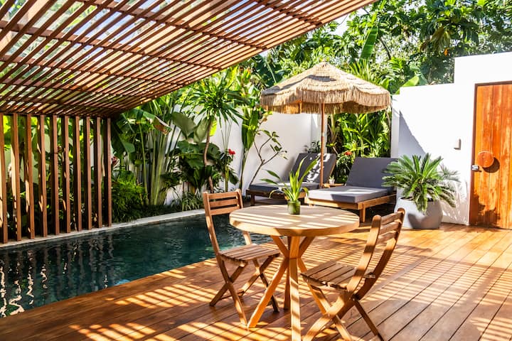 Stylish Seaside Villa Hideaway With Pool - Philippines
