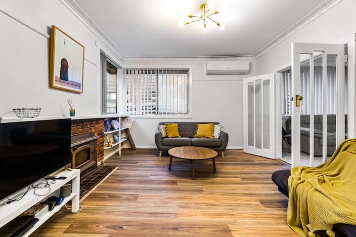 Gorgeous 3br Family Home｜free Parking｜backyard - Notting Hill