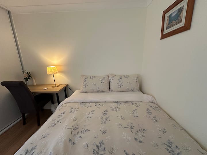 Private Room (5) In Elderslie (Next To Camden) - Camden
