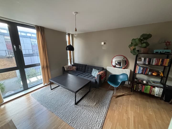 Bright 2-bed Home With Parking & Big Bathroom - Londres