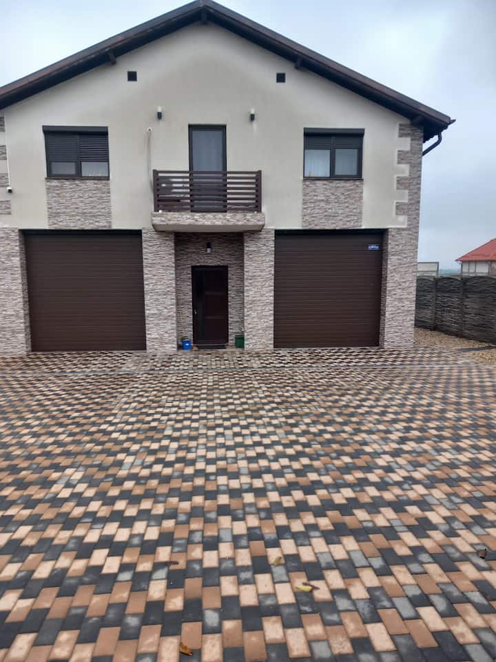 Se îNchiriază Etajul Casei - Craiova