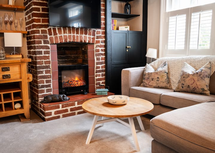 Grade Ll Listed Property, Newly Renovated Home - Harwich