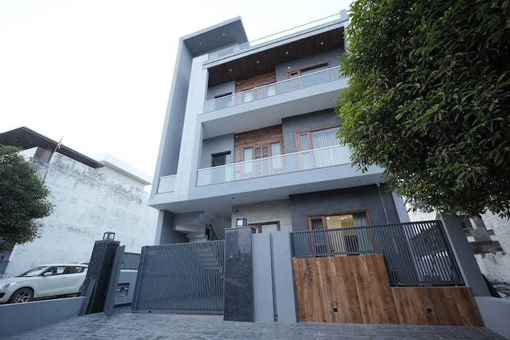 Super Luxury 9bhk Villa - Sahibzada Ajit Singh Nagar