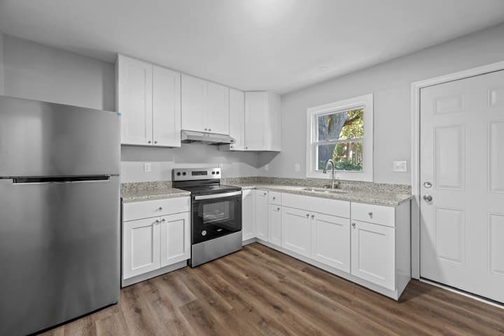 Newly Renovated, 2 Blocks From Beach Apartment - Virginia Beach, VA