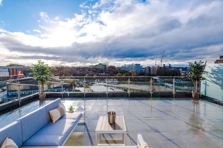 Luxury 2 Bed City Flat With Terrace And Parking - Leeds