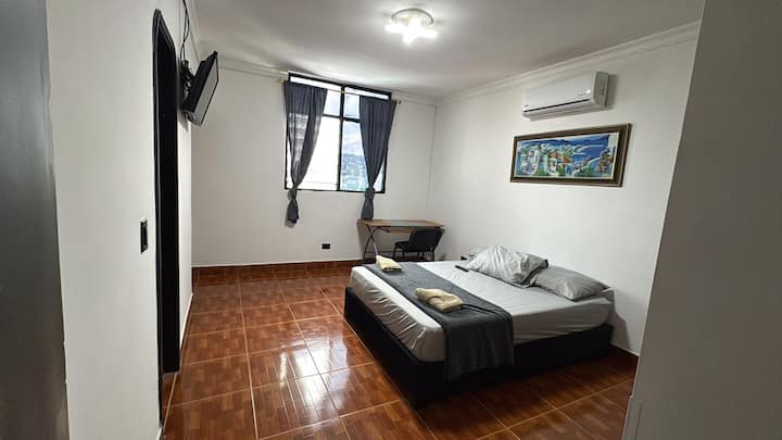 Amplio Apto Amoblado Muy Cerca Al Parque Santander - Los Patios