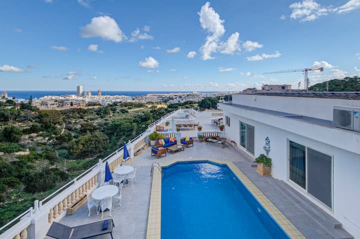 Villa Amora / City Sky Line Views / Billiards Room - Malta